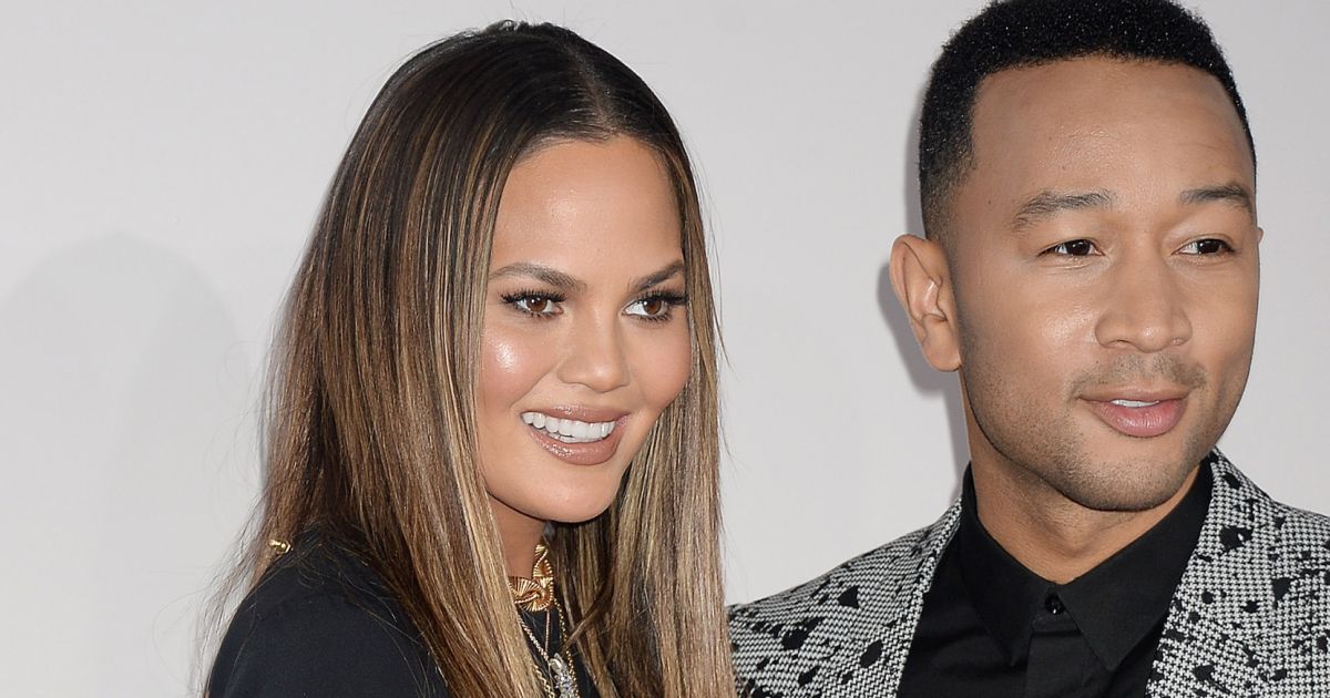 Chrissy Teigen : la femme de John Legend montre tout aux American Music ...
