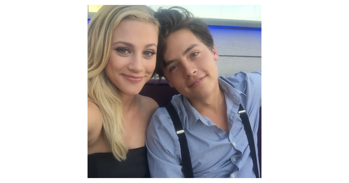 Cole Sprouse Riverdale Et Lili Reinhart En Couple Comme Leurs