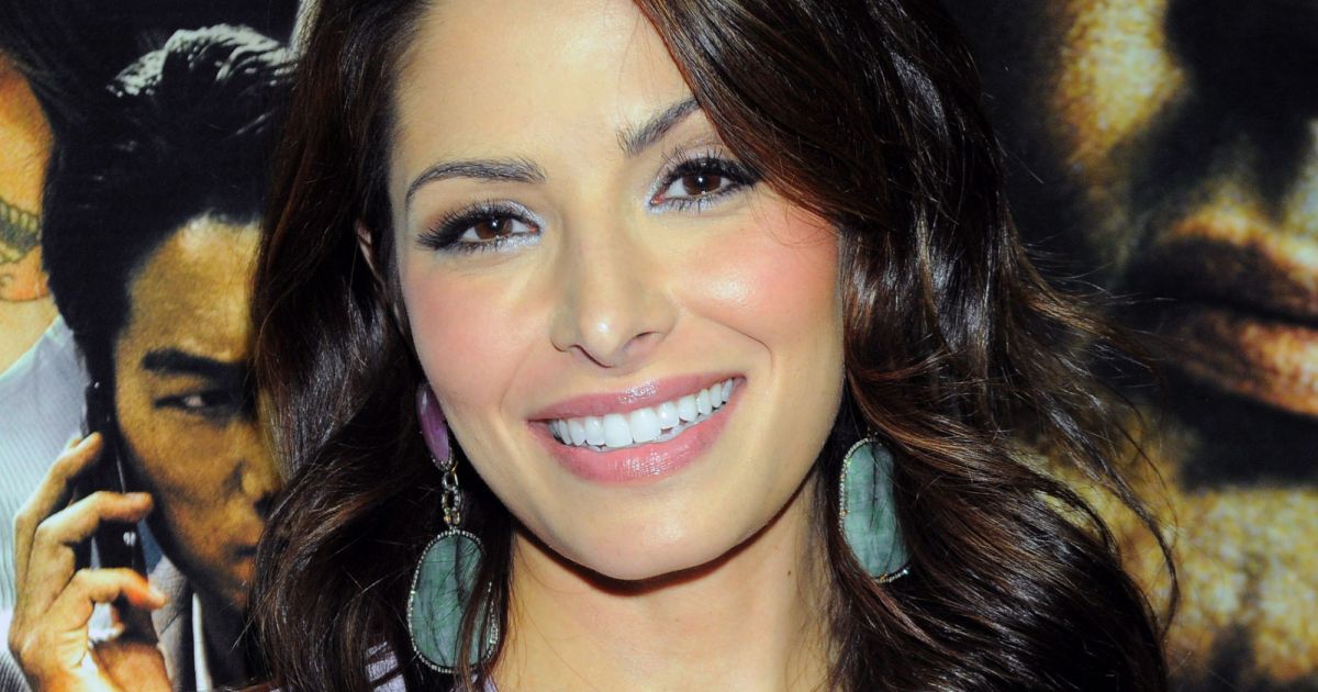 Sarah Shahi - Premiere du film Bullet To The Head (Du Plomb dans la ...