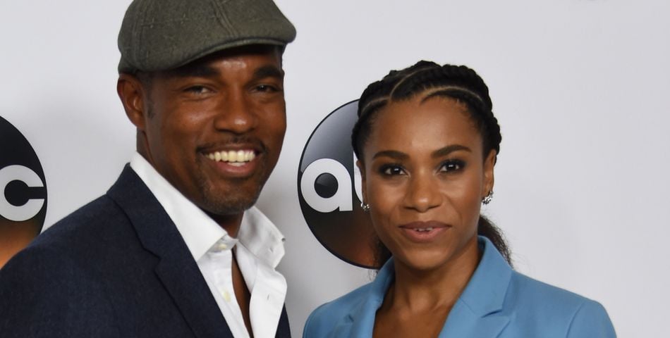 Jason George et Kelly McCreary - Les célébrités arrivent à la soirée ABC à Beverly Hills le 6 ...