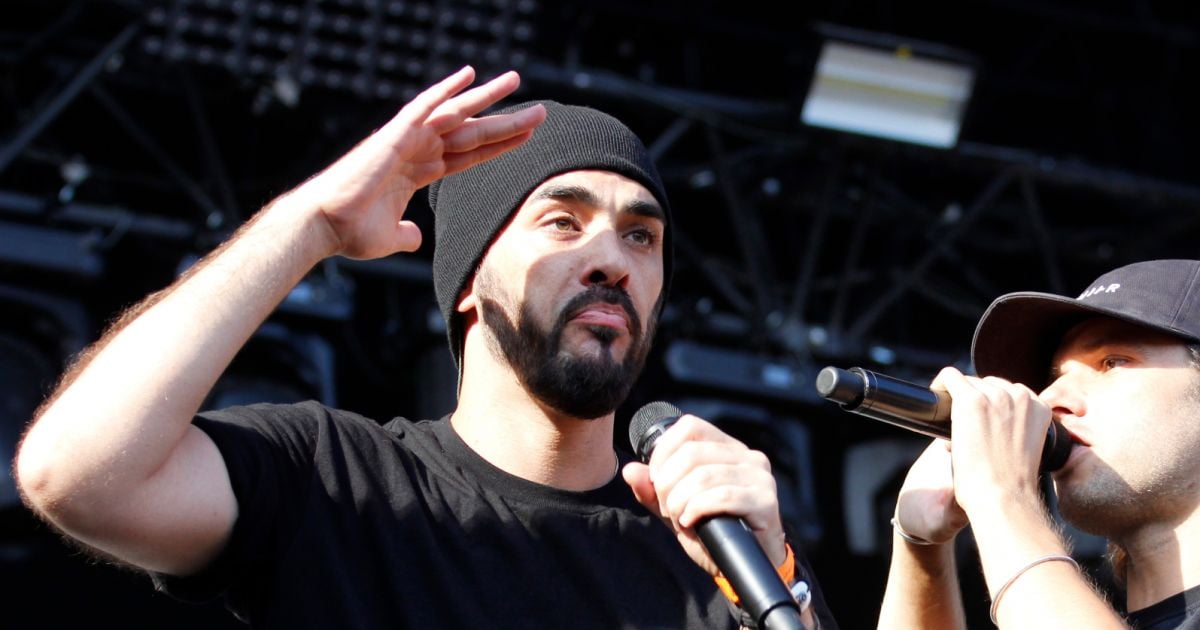 Il a affirmé qu'il ne ressentait que de la fierté. Casseurs Flowters ...