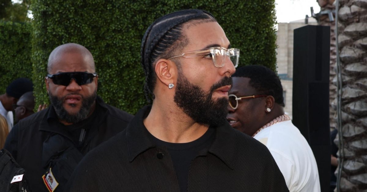 Il s'agit d'un dessin. Exclusif - Drake à la soirée pré-Super Bowl LVII ...