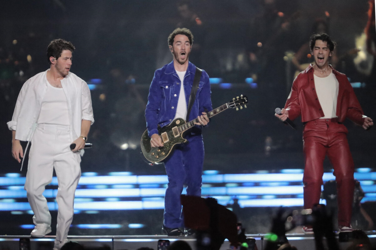 Photo : Arlington, TX - The Jonas Brothers, Nick Jonas, Kevin Jonas,et ...