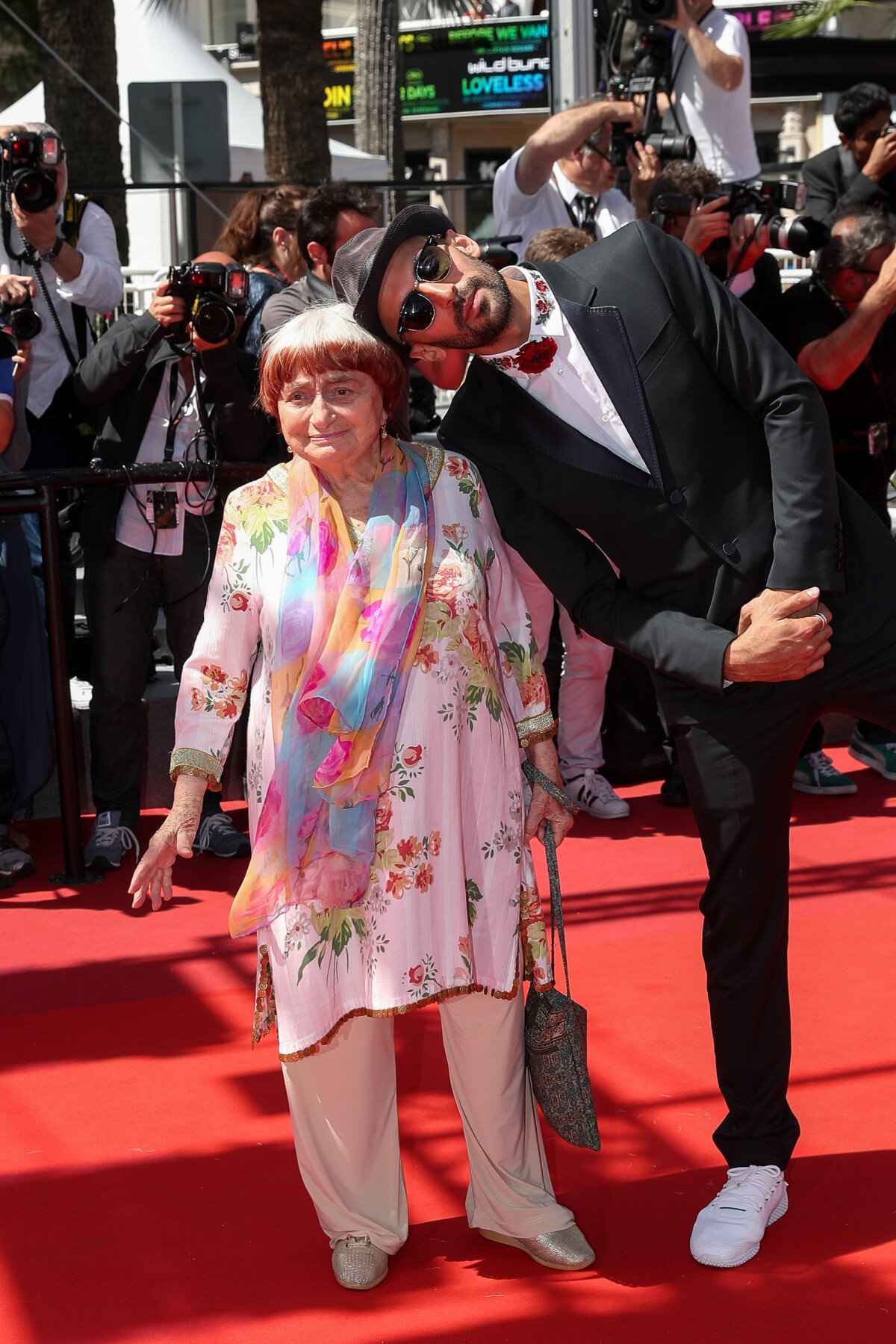 Photo : Agnès Varda et l'artiste JR - Montée des marches du film ...
