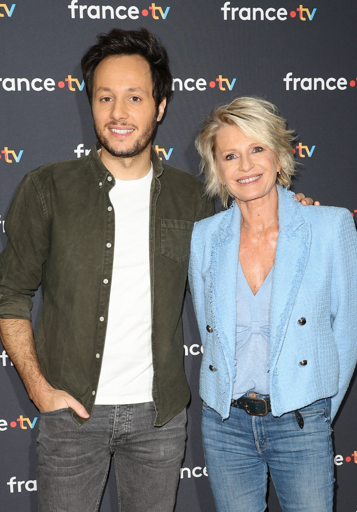 Photo : Vianney et Sophie Davant - Conférence de presse du Téléthon 2023 à Paris le 15 novembre ...
