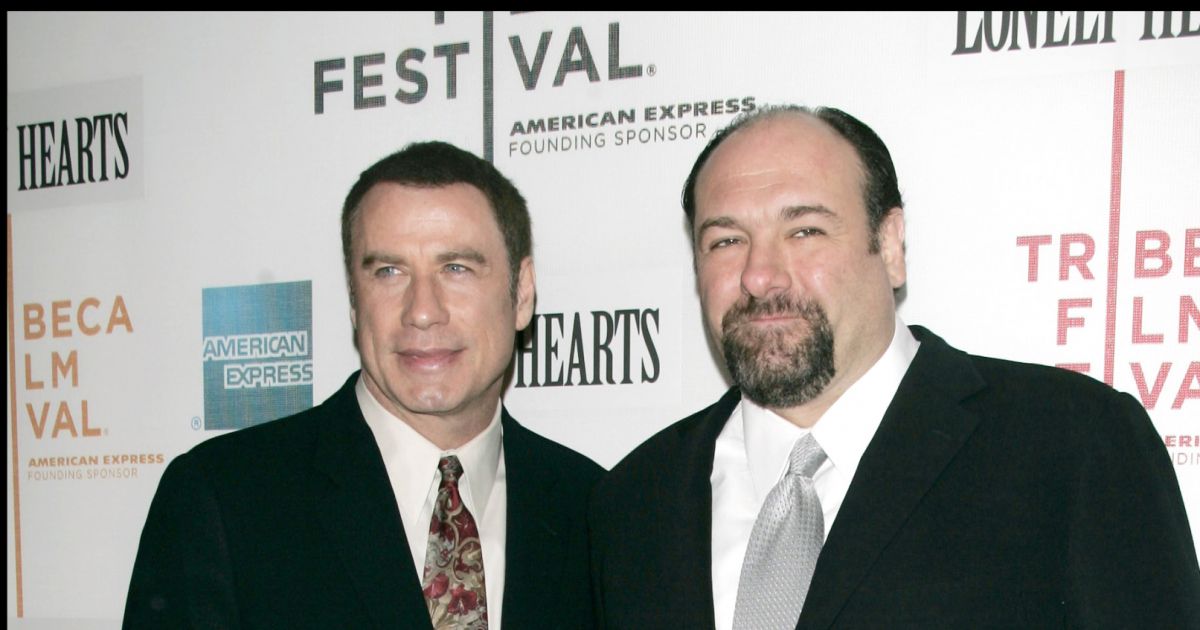John Travolta et James Gandolfini à l'avant-première du film Lonely ...