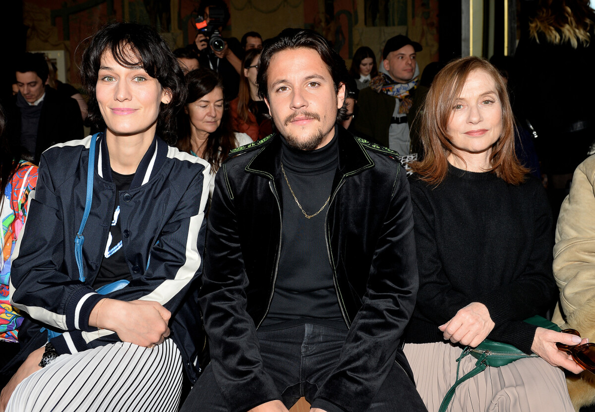 Photo : Clotilde Hesme, Nekfeu (Ken Samaras) et Isabelle Huppert ...