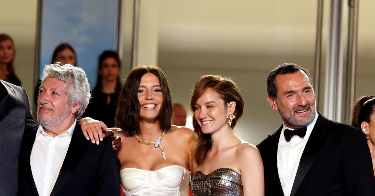 Jean-Pascal Zadi, Alain Chabat, Adèle Exarchopoulos, Anaïs Demoustier ...