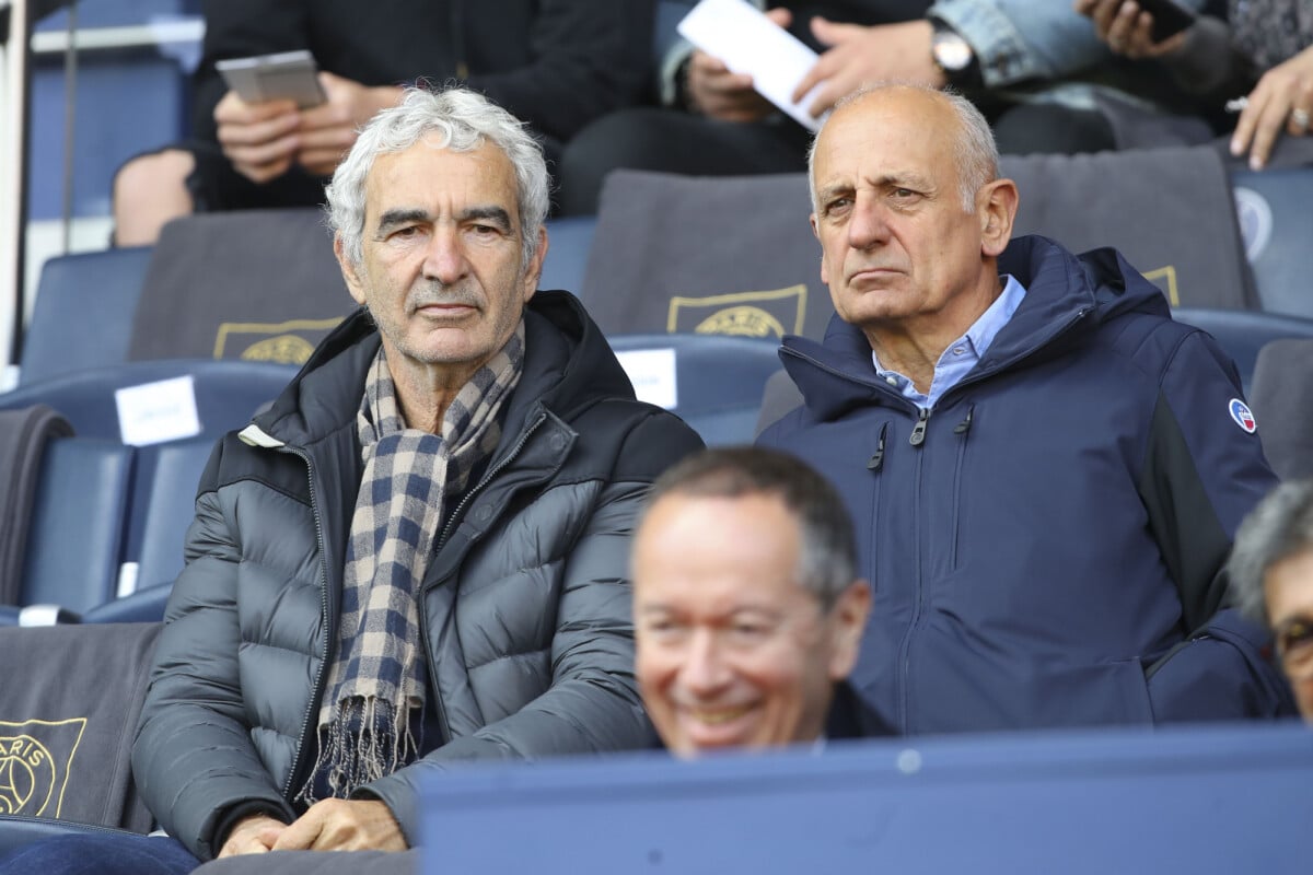 Photo : Raymond Domenech et Jean Michel Apathie - People au match de ...
