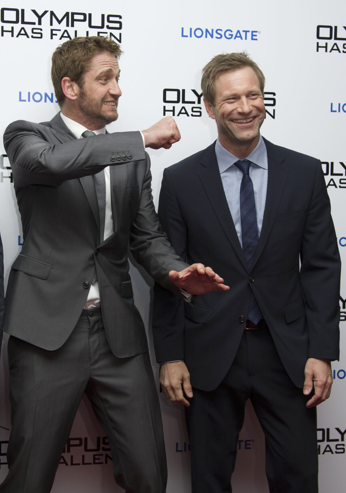 Photo : Gerard Butler et Aaron Eckhart - Premiere du film "Olympus Has ...