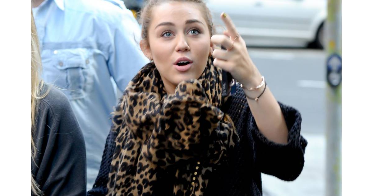 Miley Cyrus : 127 000 dollars pour zoom zoom zang dans sa Benz Benz ...