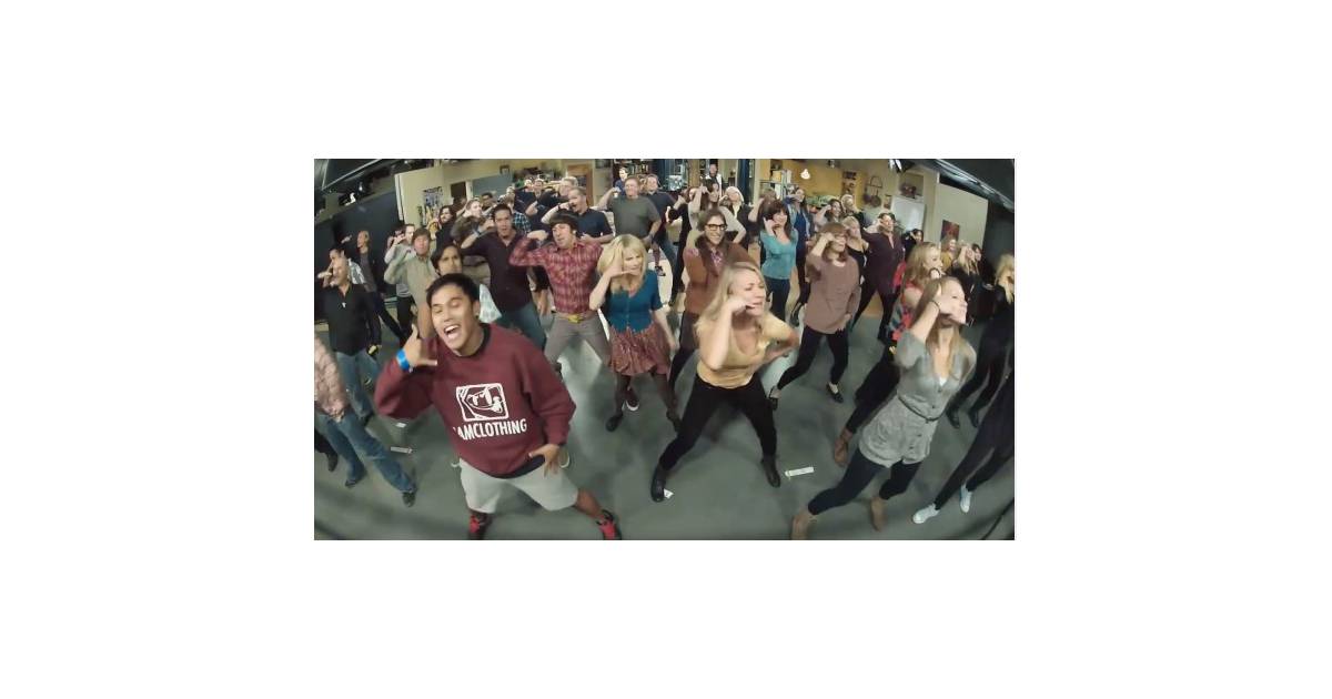 The Big Bang Theory : découvrez le flash mob déjanté des acteurs sur ...