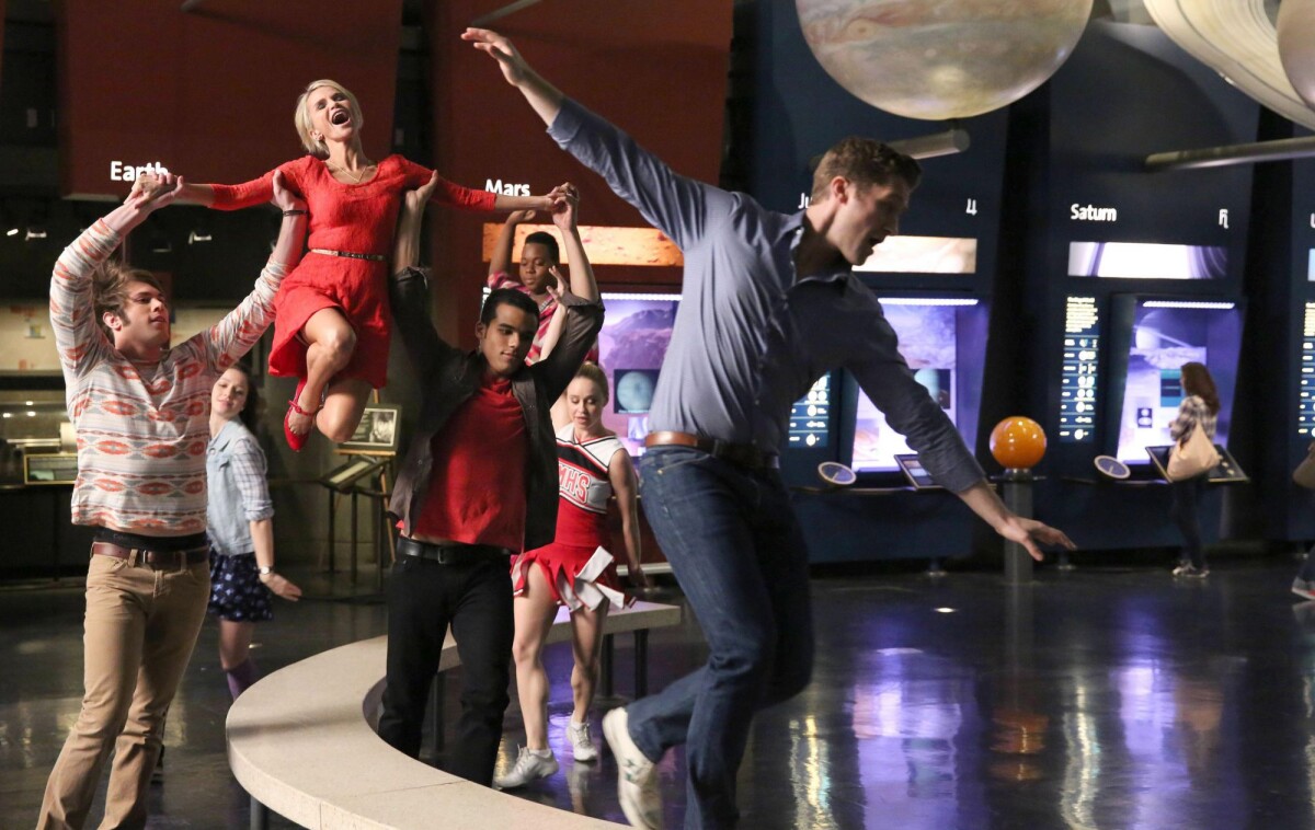 Photo : Glee saison 5, épisode 13 : Kristin Chenoweth dans les airs ...