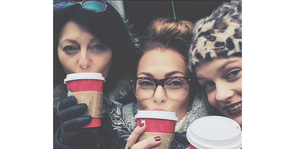 Caroline Receveur : week-end avec sa mère et sa soeur Mathilde à ...