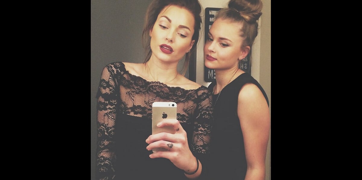 Photo : Caroline Receveur et sa soeur Mathilde sexy pour Noël - PureBreak