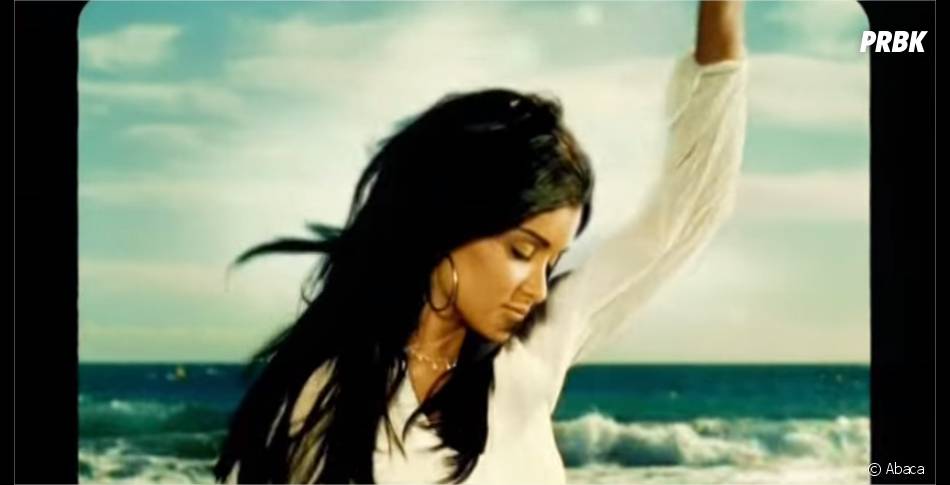 Jenifer dans le clip de sa chanson Au soleil en 2002 - Purebreak