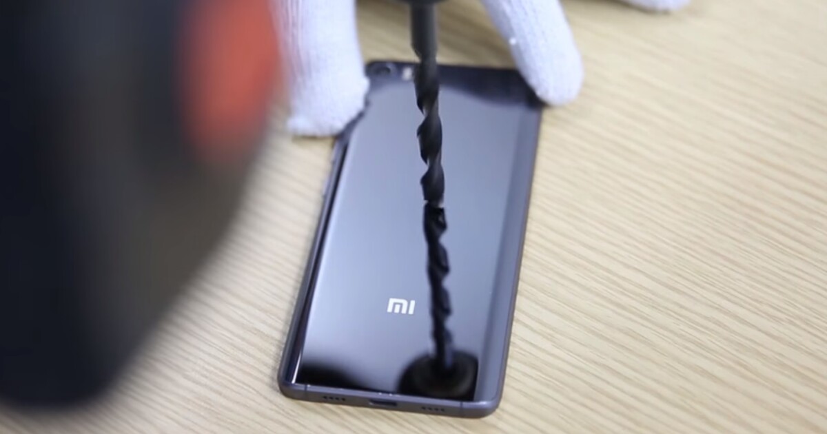 Découvrez le téléphone incassable... même avec une perceuse - Volum ...
