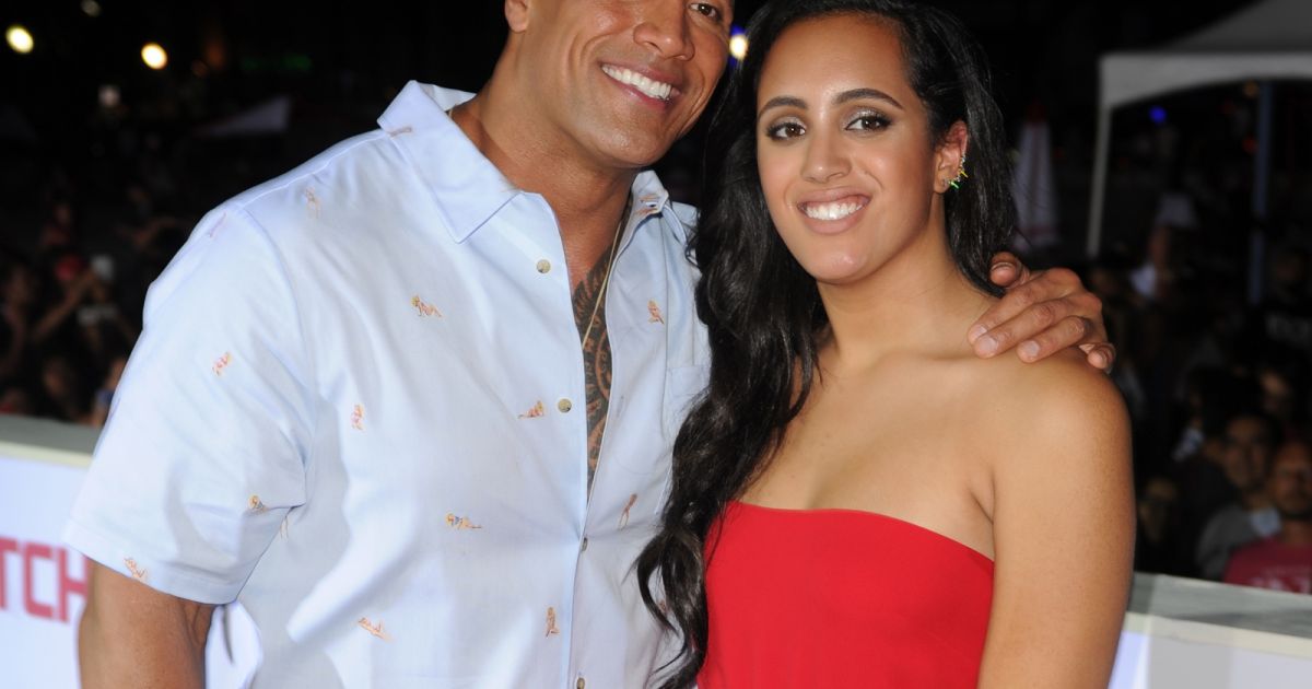 Dwayne Johnson pose avec sa première fille Simone - Purebreak