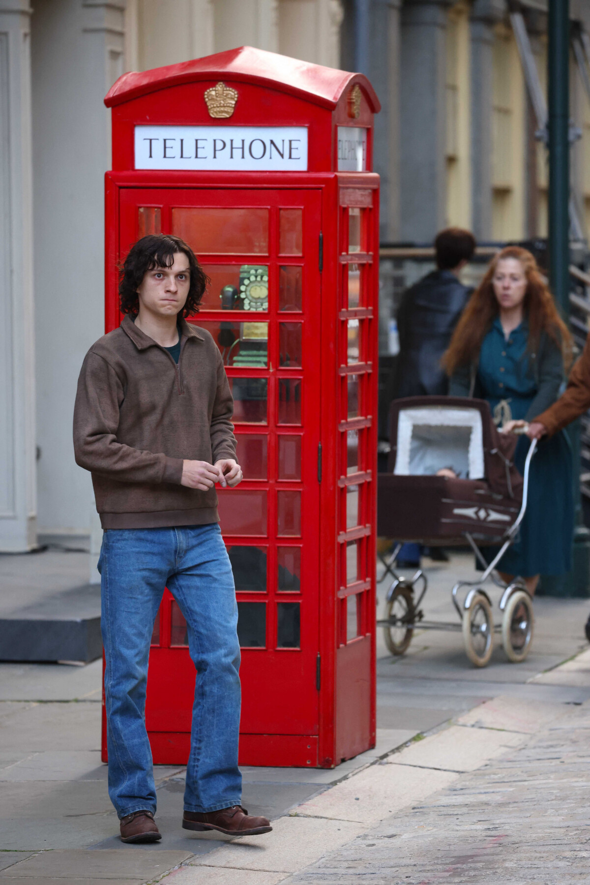 Photo : Tom Holland tourne une scène de la série "The Crowded Room" à ...