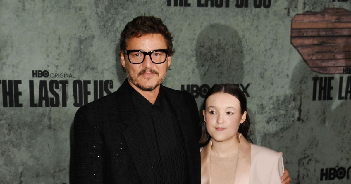 Pedro Pascal, Bella Ramsey à la première de la série The Last of Us de HBO au Regency Village à ...