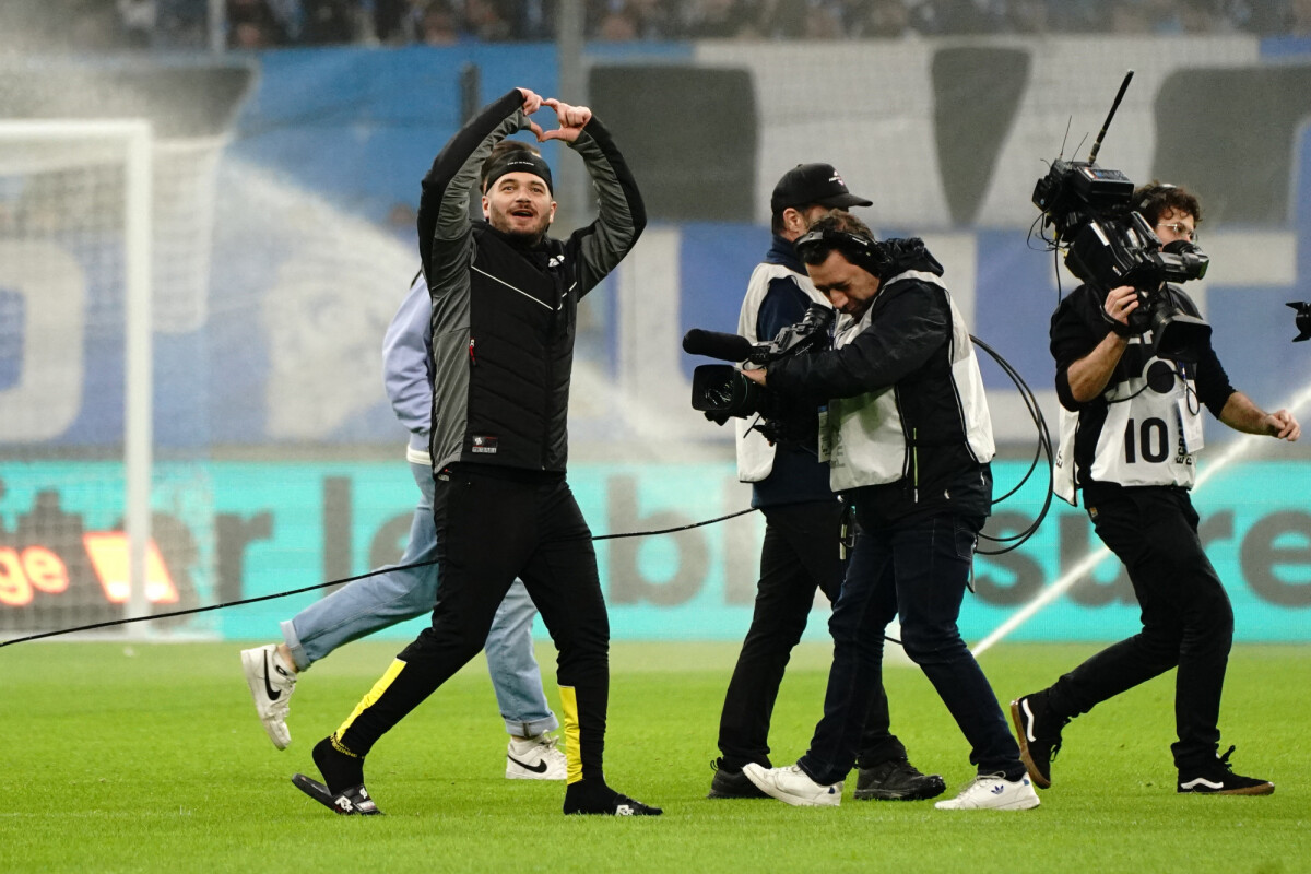 Photo : Le rappeur marseillais Jul lors du mMatch de championnat de ...