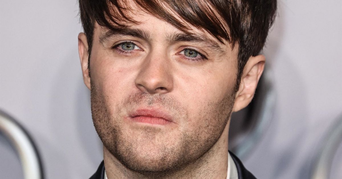 Joey Batey à la première du film The Witcher: Blood Origin à Londres ...