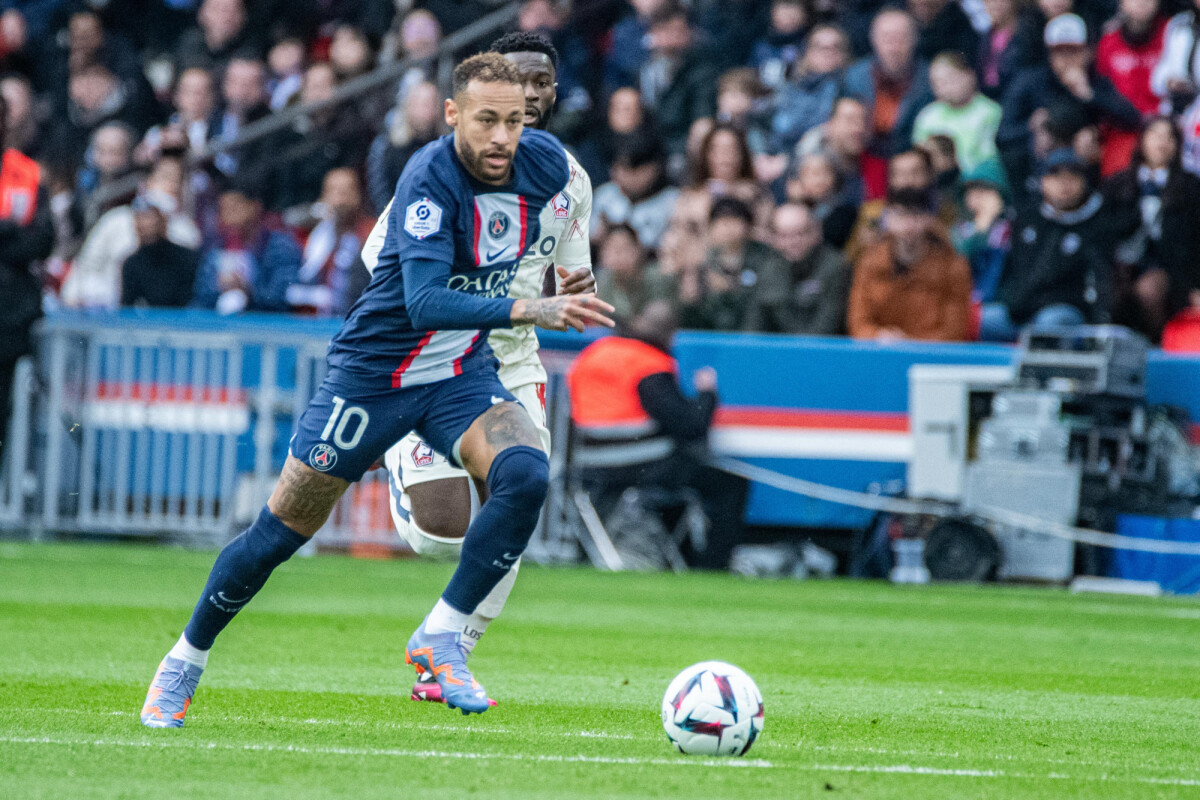 Photo : Neymar Jr (Paris SG) lors du match de Ligue 1 Uber Eats "PSG - Lille (4-3)" au Parc des ...