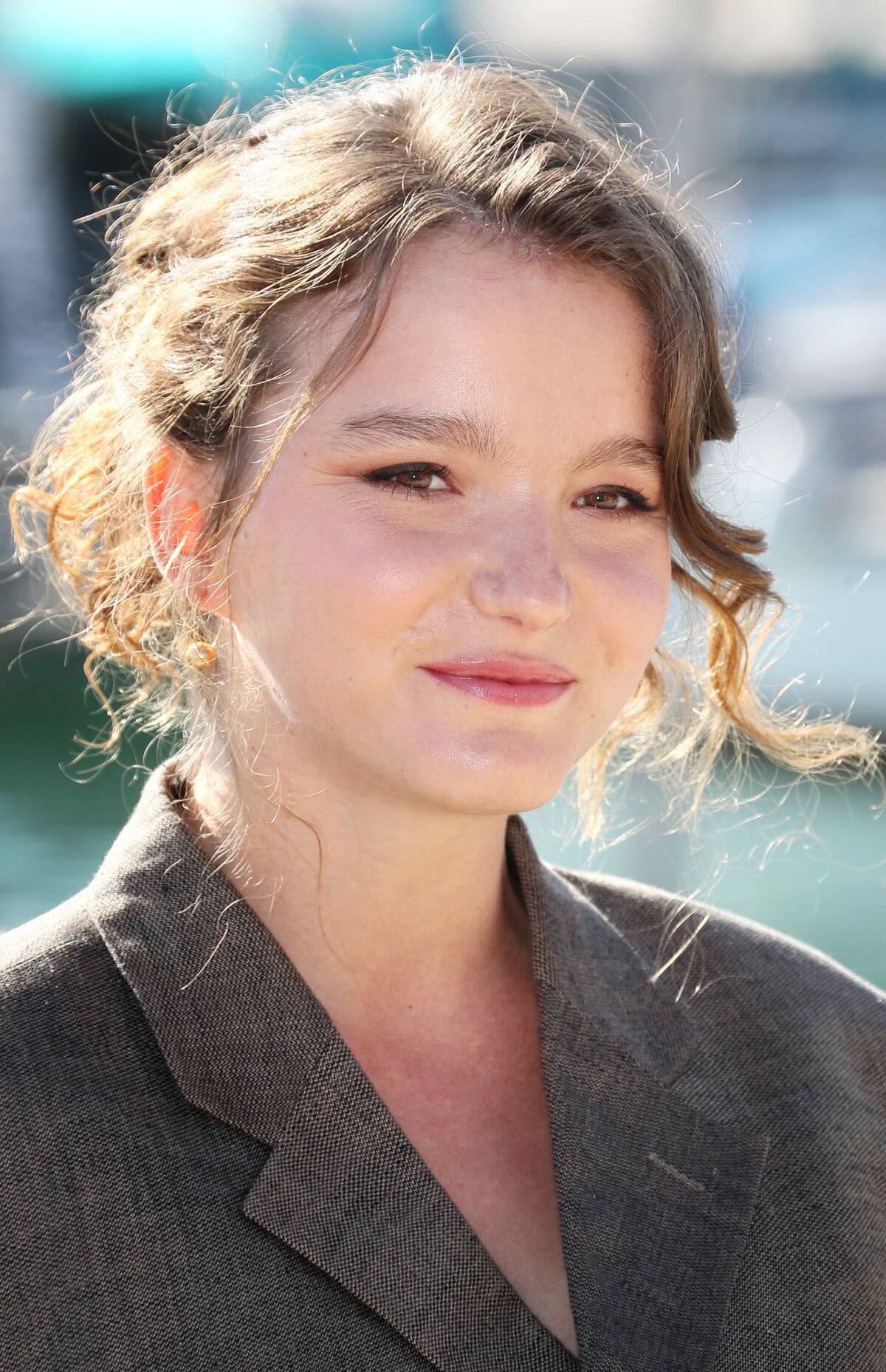Photo : Axelle Dodier au photocall de la série "Ici tout commence" lors ...