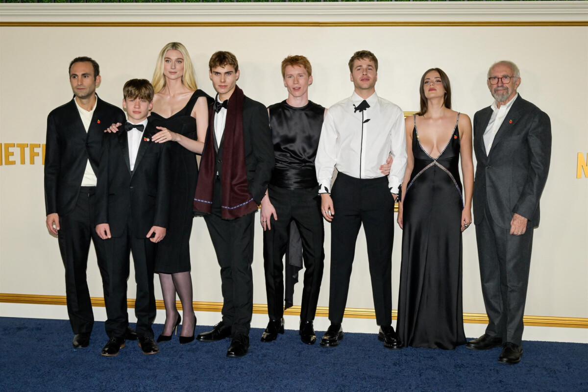 Photo : Khalid Abdalla, Fflyn Edwards, Elizabeth Debicki, Rufus Kampa, Luther Ford, Ed McVey ...