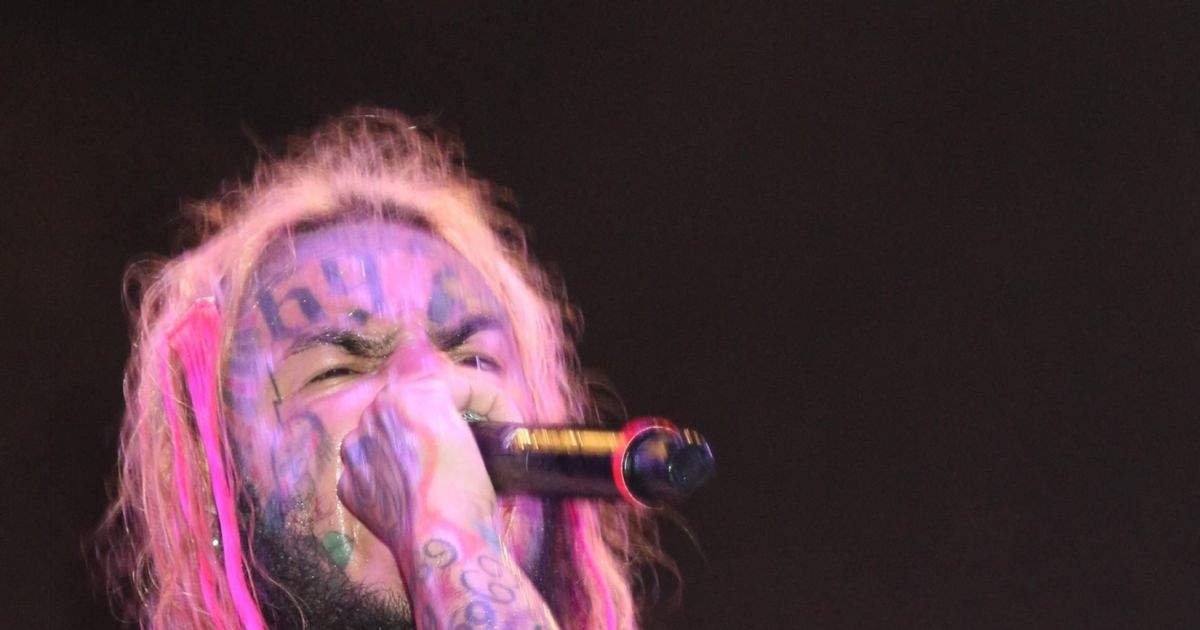 6ix9ine - Les artistes sur scène lors du festival de musique ...