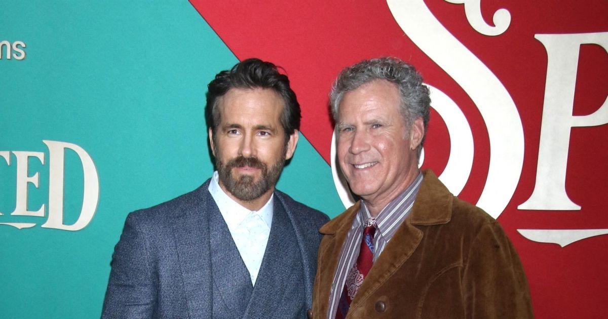 Ryan Reynolds et Will Ferrell à la première du film Spirited à New York ...