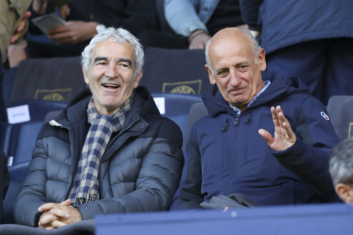 Photo : Raymond Domenech et Jean-Michel Apathie - People au match de ...