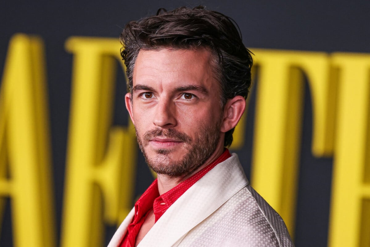 Photo : Jonathan Bailey - Première du film "Maestro" à Los Angeles ...