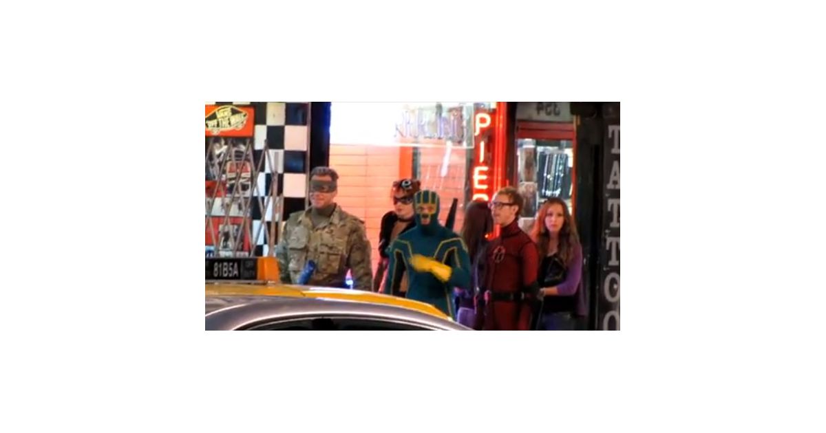 Jim Carrey entouré de Kick Ass, Night Bitch et Insect Man - Purebreak