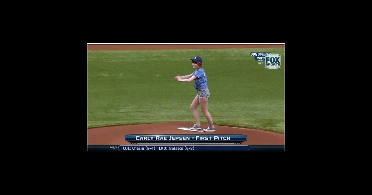 Carly Rae Jepsen ridiculisée pendant un match de baseball - PureBreak