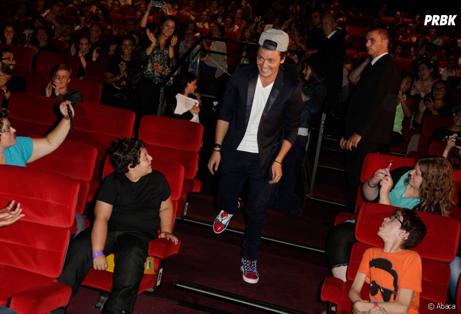 Kev Adams parle du divorce de ses parents dans le spectacle Voilà voilà ...