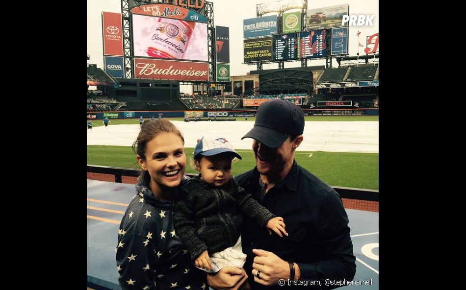 Stephen Amell et Cassandra Jean parents d'une petite fille - Purebreak
