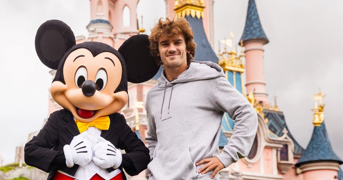 Antoine Griezmann et Mickey à Disneyland Paris - Purebreak