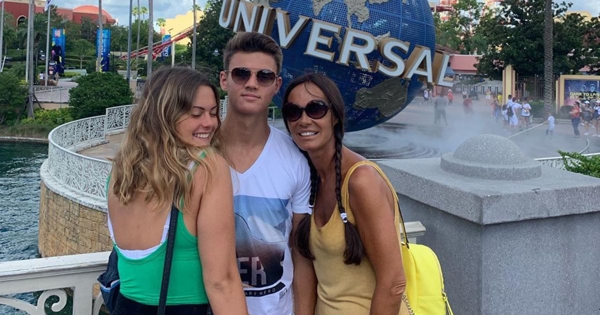 Lou Pernaut Son Frère Tom Et Sa Mère Nathalie Marquay Purebreak
