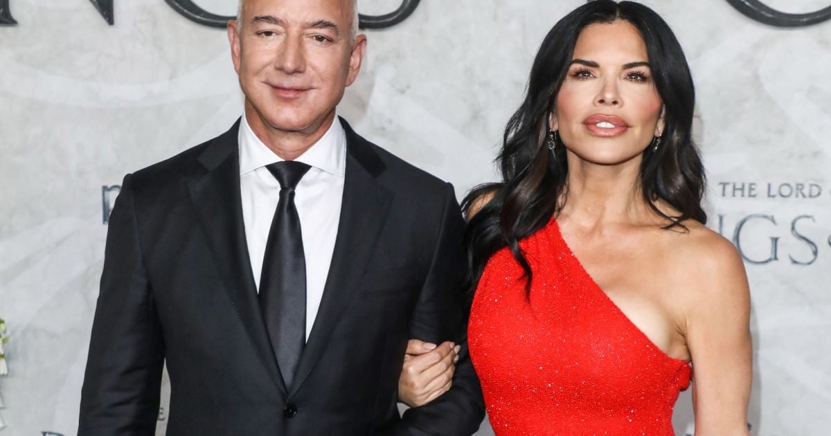 Jeff Bezos et sa compagne Lauren Sanchez - Photocall de Le Seigneur des ...