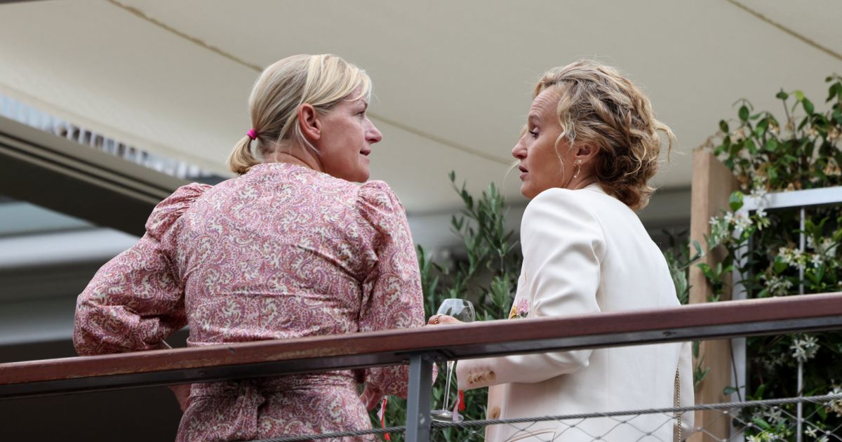 Anne-Élisabeth Lemoine et Caroline Roux au village (jour 13) lors des ...