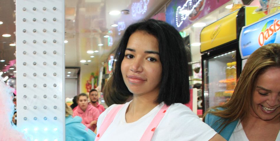 Exclusif - Ruby Nikara, Tik Tok (qui vend l'eau de son bain) à la Foire ...