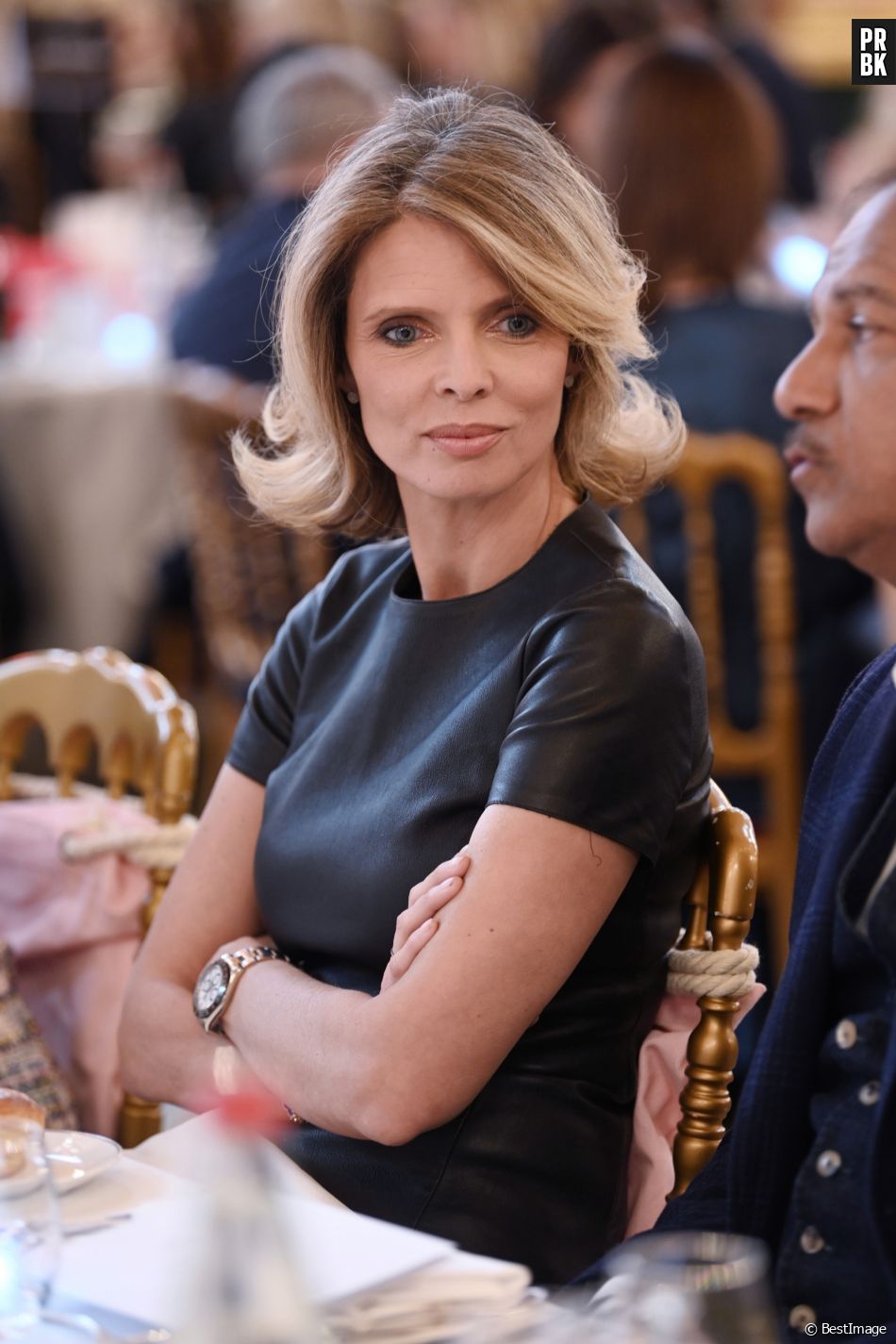 Festival de Cannes 2023 : Sylvie Tellier chute pendant la montée des ...