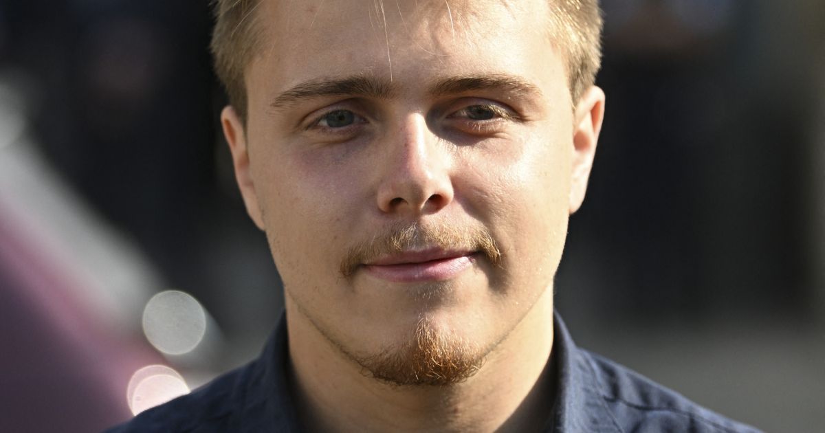 Louis Boyard (plus jeune député de métropole) - Arrivées des députés à ...