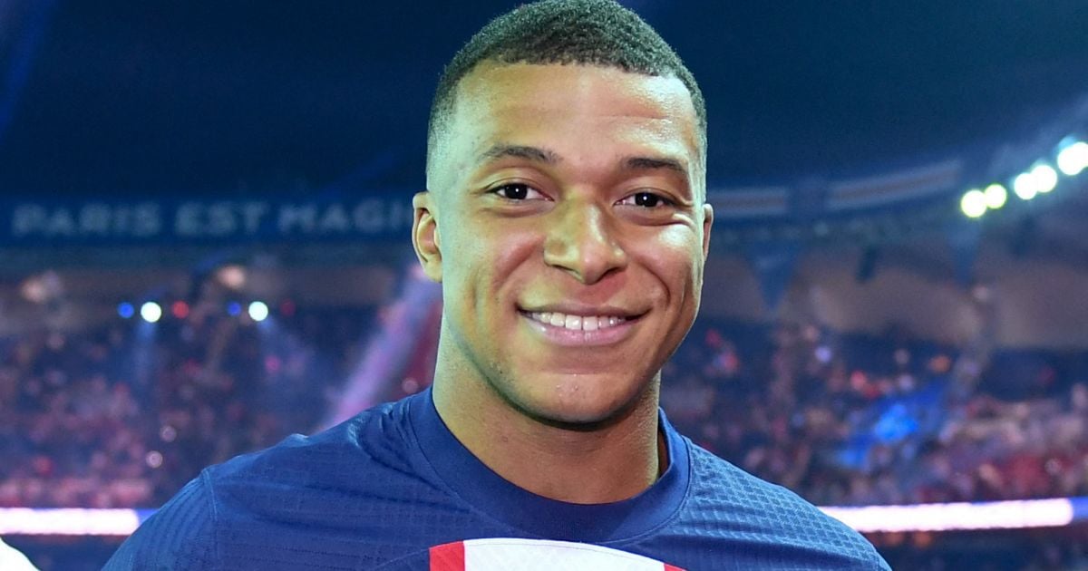 Kylian Mbappé lors de la cérémonie de remise du trophée de champion de ...