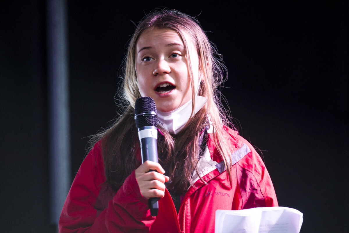 Photo : Greta Thunberg, 18 ans, prononce un discours pour demander aux ...