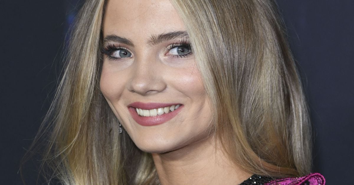 Freya Allan - Première de la saison 2 de la série The Witcher à l'Odeon ...