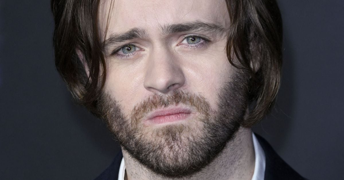 Joey Batey - Première de la saison 2 de la série The Witcher à l'Odeon ...