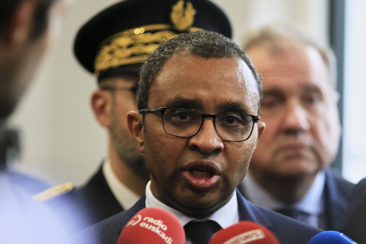 Photo : Pap Ndiaye, ministre de l'Éducation nationale et de la Jeunesse arrive au collège privé ...