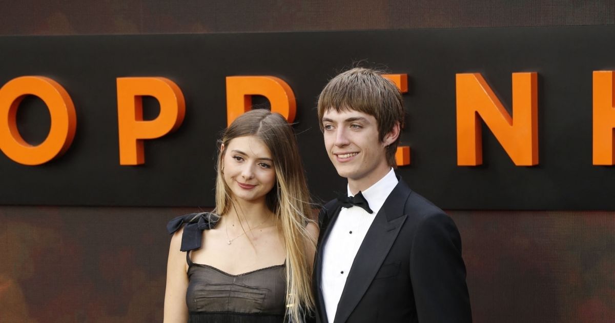 BGUK_2685708 - London, UNITED KINGDOM - Cast and guests walk along the ...